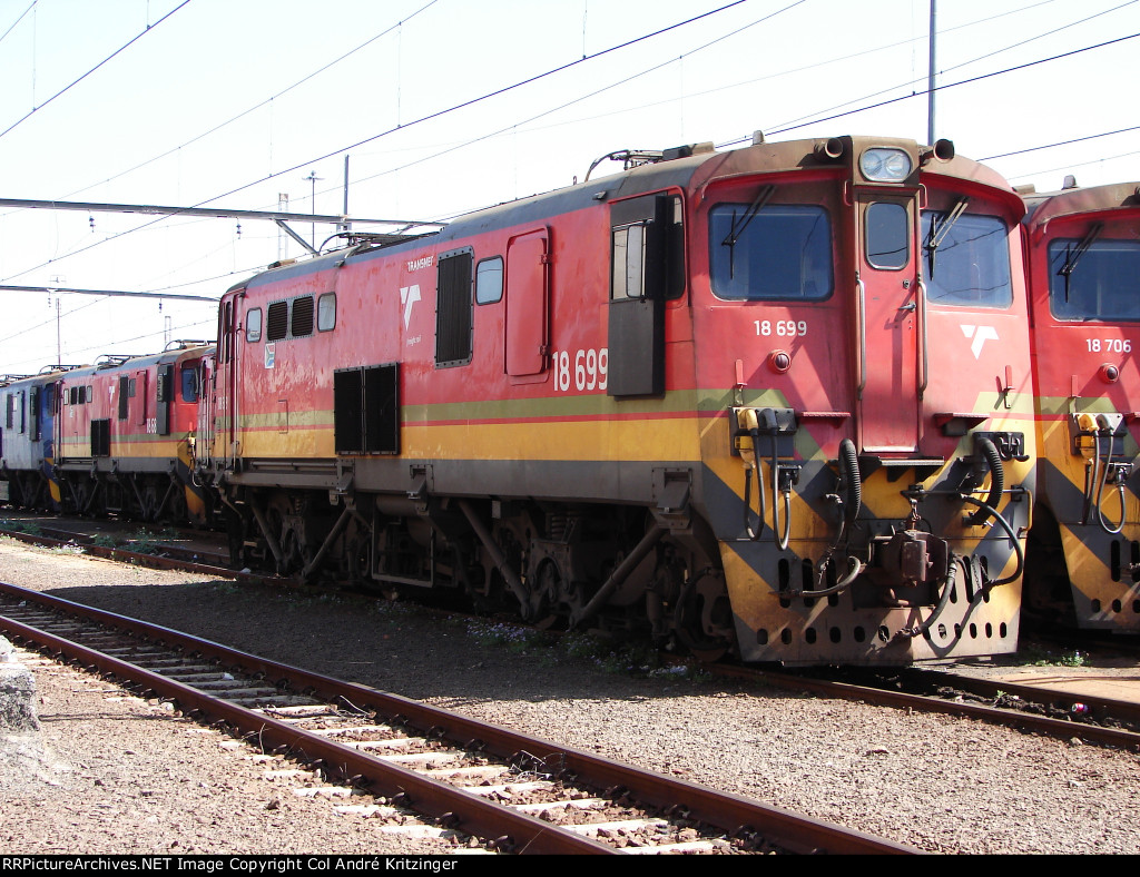 TFR Class 18E 18-699 (Series 2)